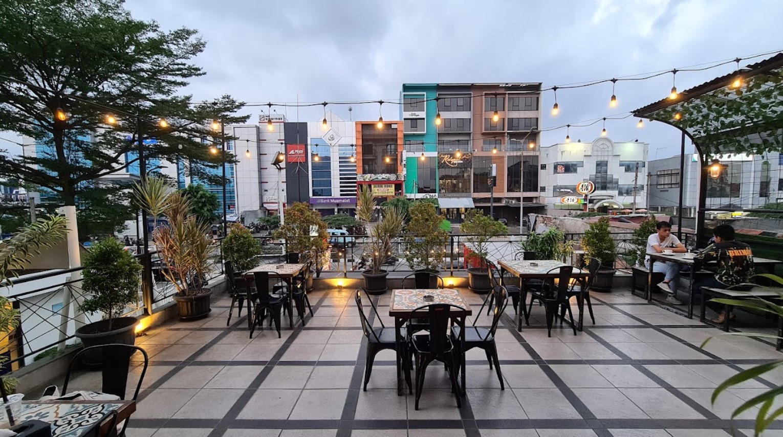 14 Cafe Rooftop Jakarta Dengan View Terbaik - Berita Jelajah